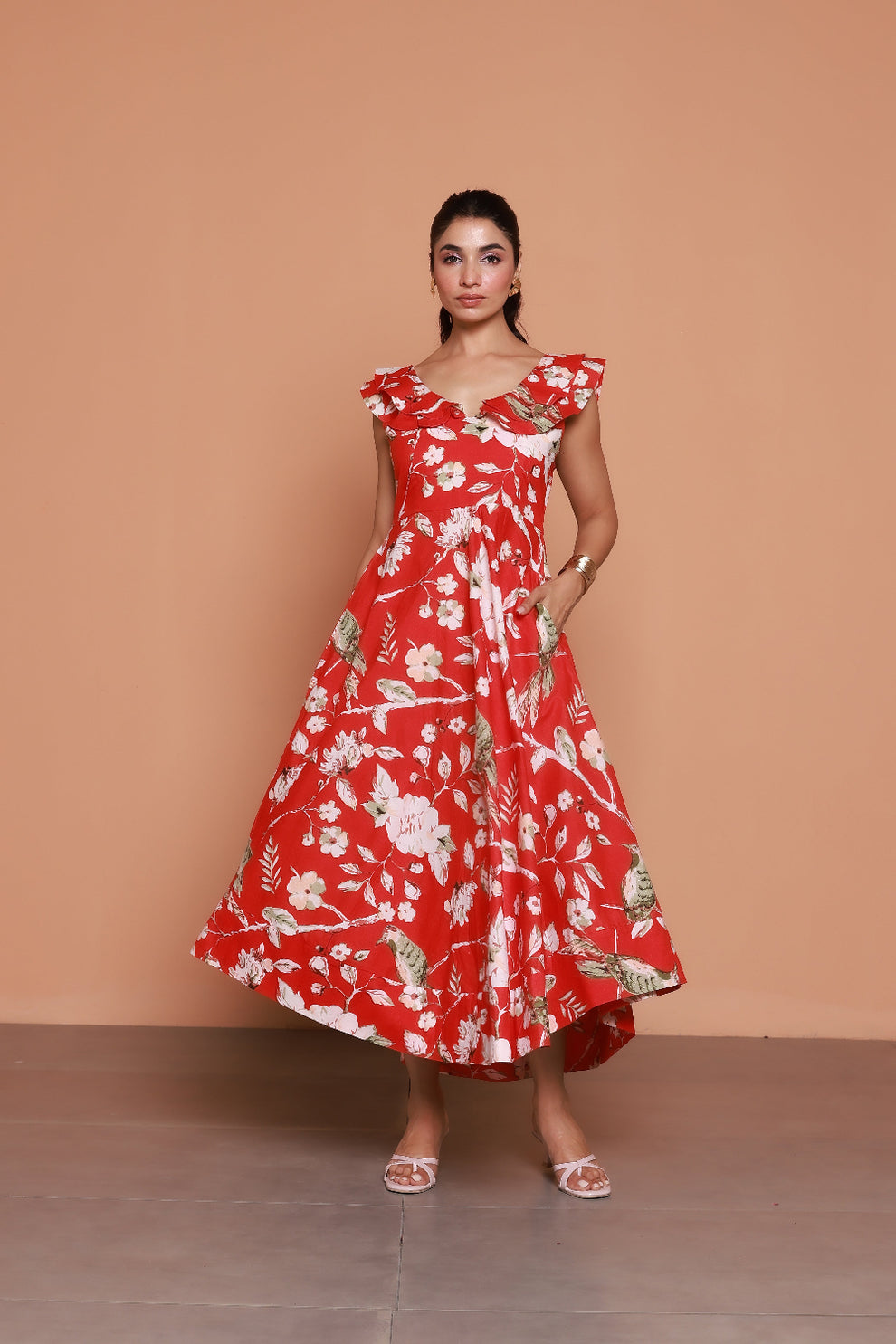 Contrast floral print with ruffle neck maxi dress – Moonstruck
